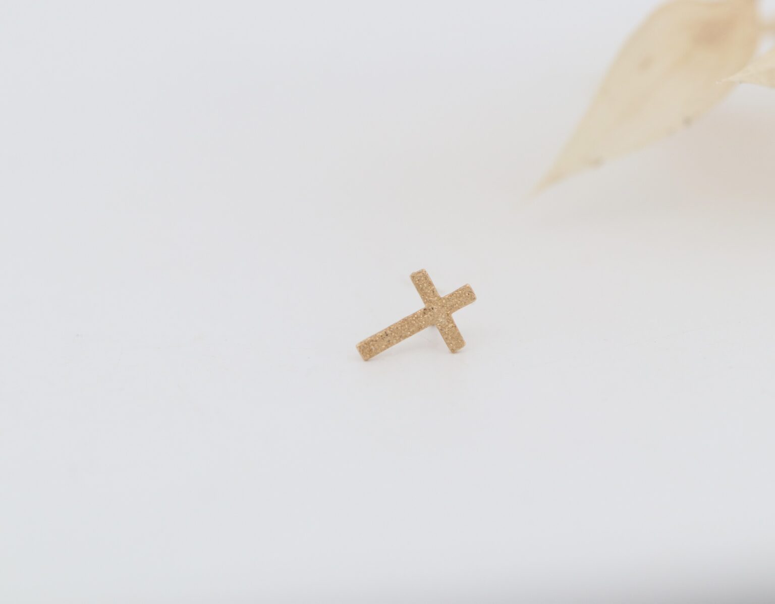 Cross with Crushed Diamond Texture – Amato Piercing